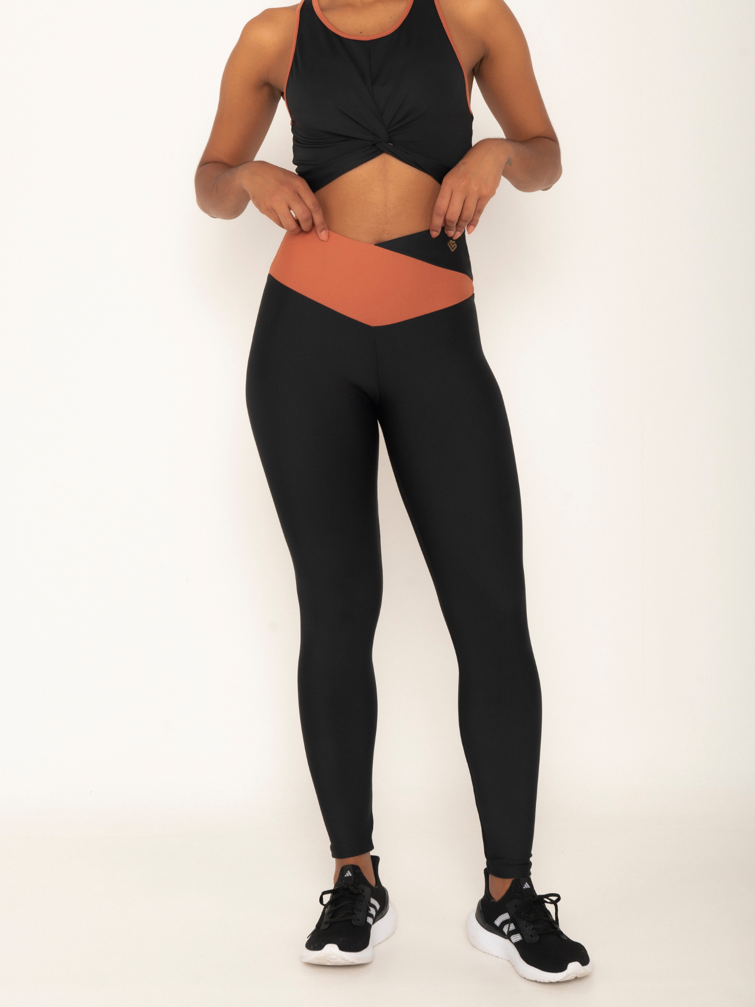 Legging Duo Color Cós Transpassado Anatômico Preto Com Ferrugem